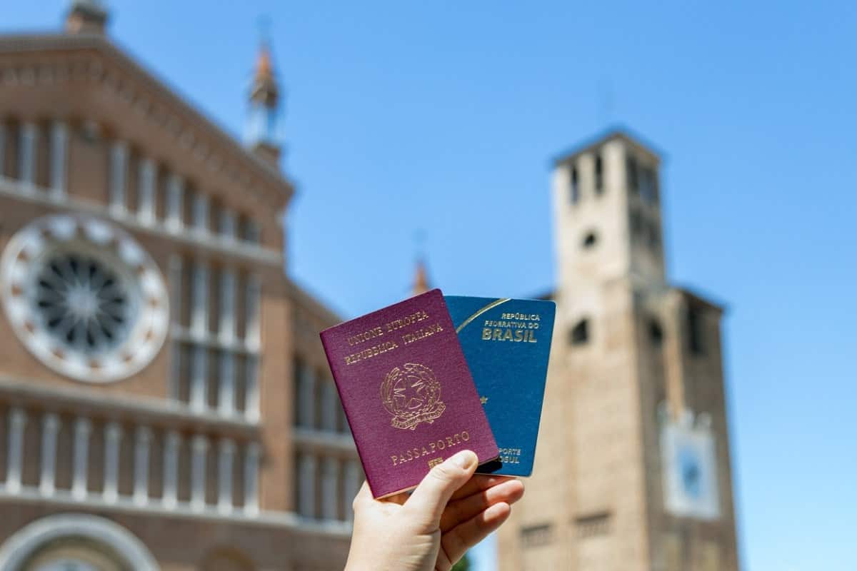 Expat vs Immigrant: Key Differences, Rights, and Benefits