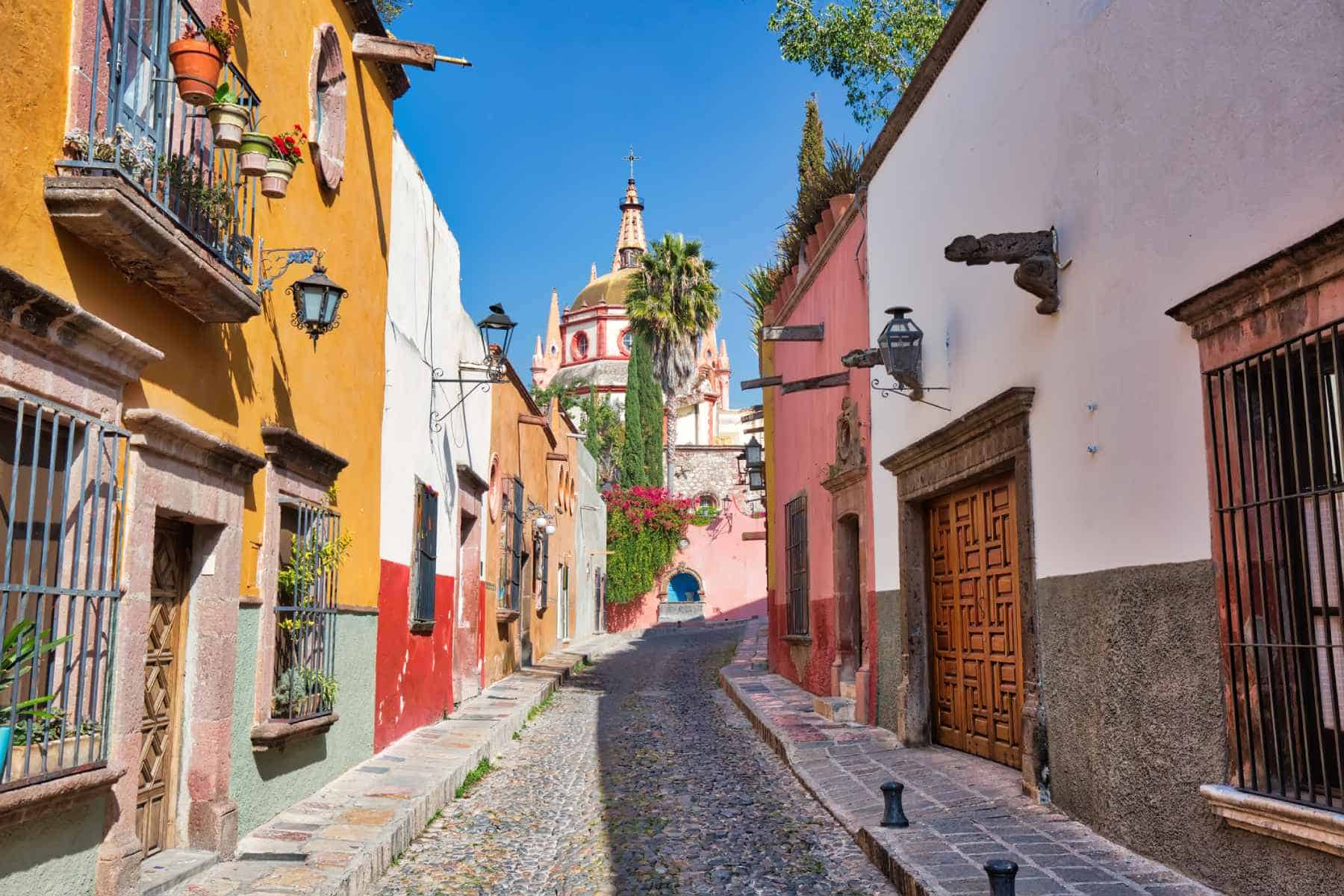 Moving to Mexico: 2026 Guide for Expats